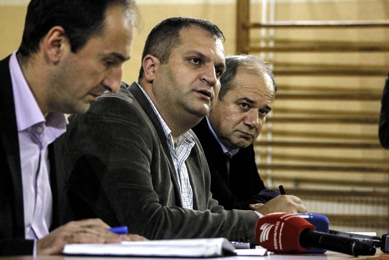 Me banorët e "Kodrës së Trimave" - Shpend Ahmeti Liburn Aliu e Genc ...